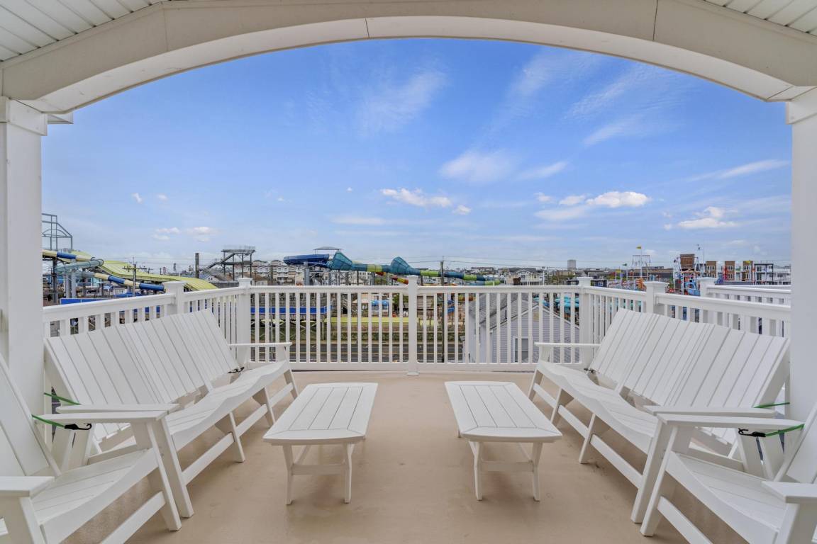 Steps From Beach & Boardwalk, Ocean Views With 5 Decks, 3 Cars - Seaside Heights, NJ